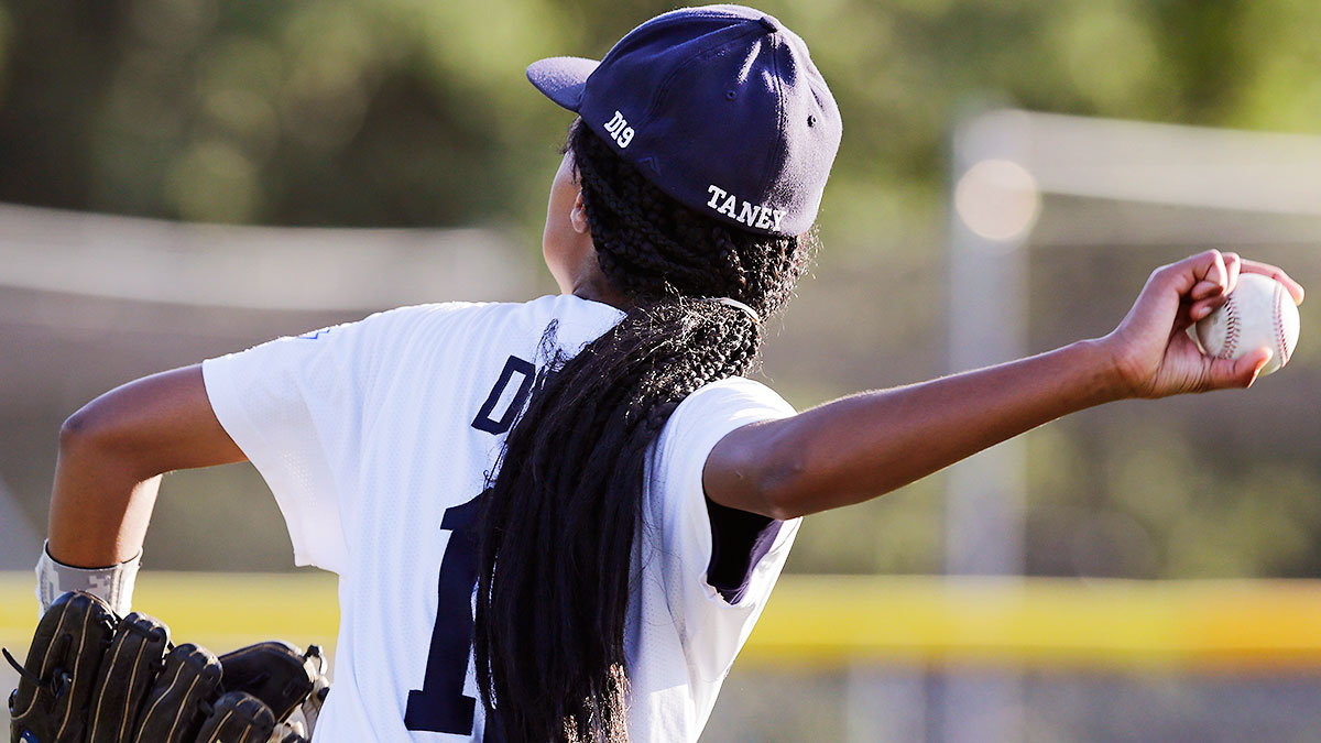» Who’s That Girl? Little League Sensation Mo’Ne Davis!